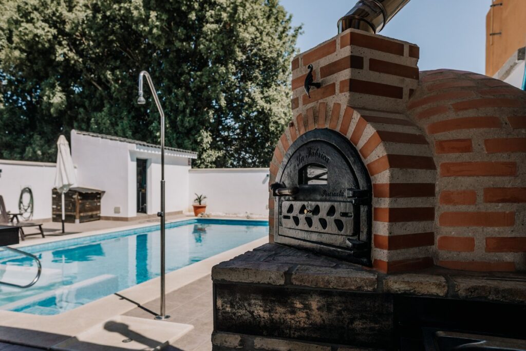 Dinner tastes much better in a restaurant with a swimming pool!